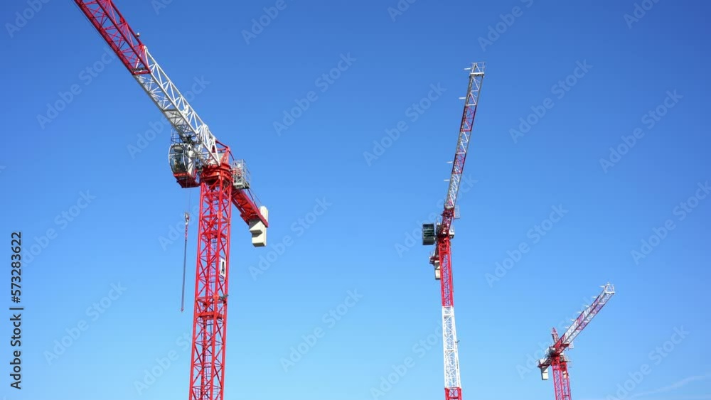 EUROPE, ITALY, MILAN 2023 - gru crane construction site at work for the ...
