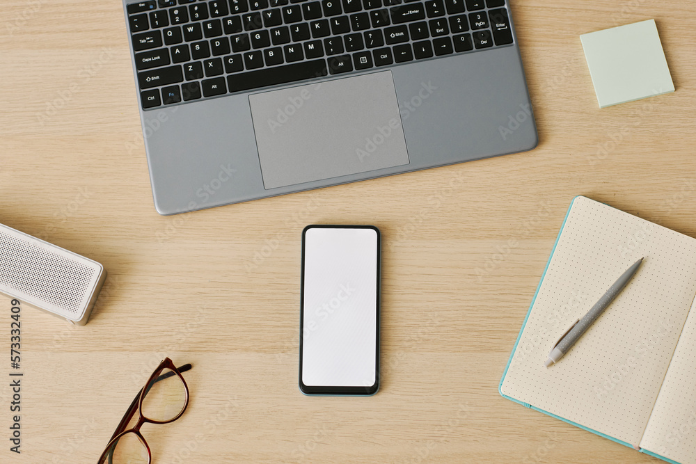 Minimal top view smartphone with white screen mockup at desk workplace ...