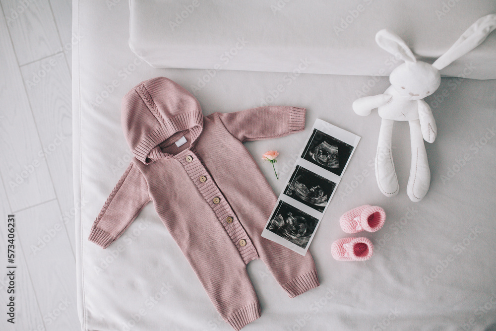 Ultrasounds and cute baby things. The concept of conscious parenthood ...
