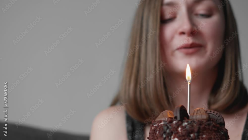 Vidéo Stock A Young Woman Is Celebrating Her Birthday Alone A Girl At