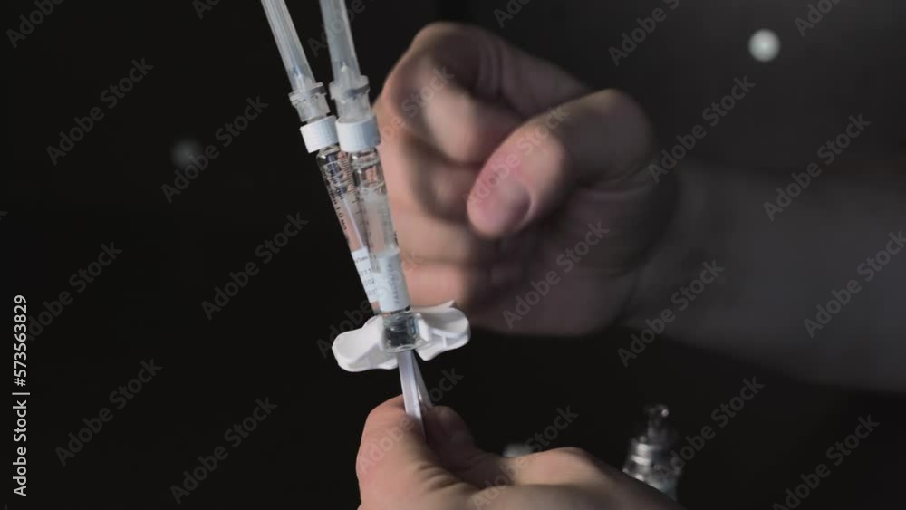 Preparation of a genetic engineering injection. vital injections vídeo ...