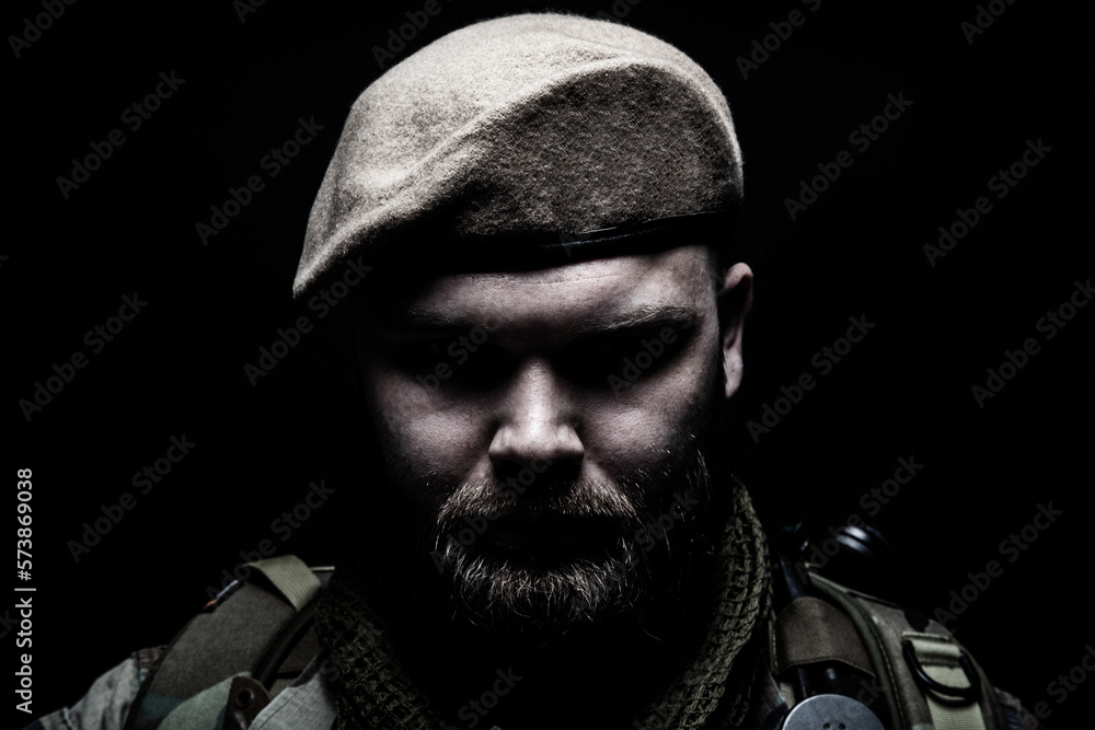 Foto de Close up portrait of bearded commando fighter, army special ...