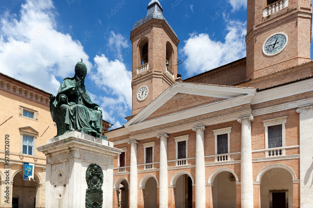 Foto de Camerino, Marche. Basilica cattedrale di Santa Maria Annunziata ...