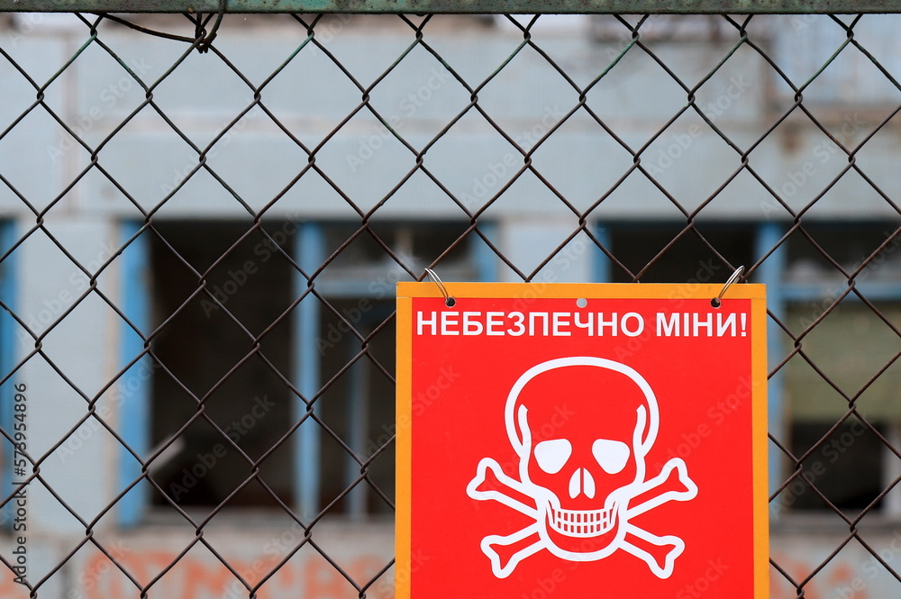 Foto de Danger mines - Red sign with inscription in Ukrainian, Skull ...
