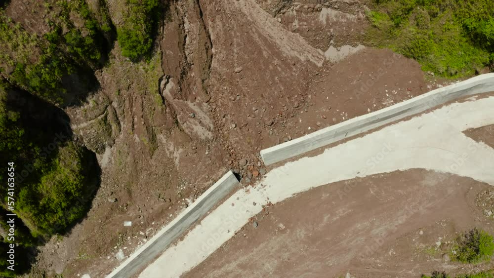 Stockvideo Mountain landslide and rock falls in an environmentally ...