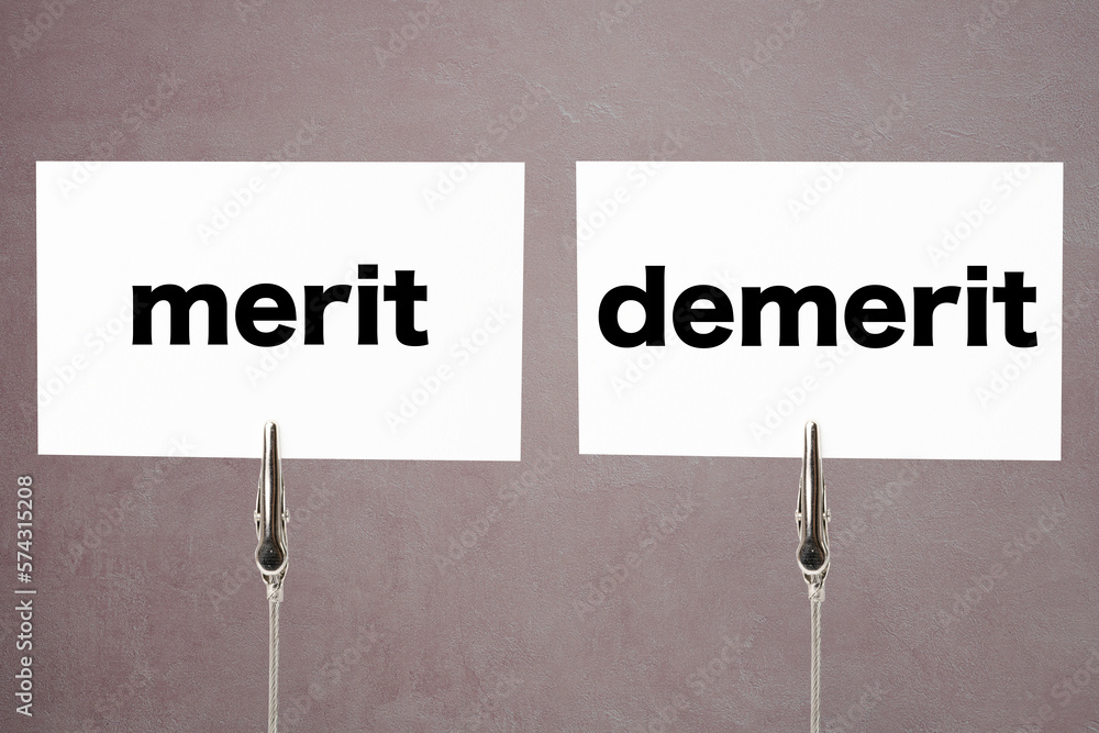 メリットとデメリットと書かれたメモ Stock Photo | Adobe Stock
