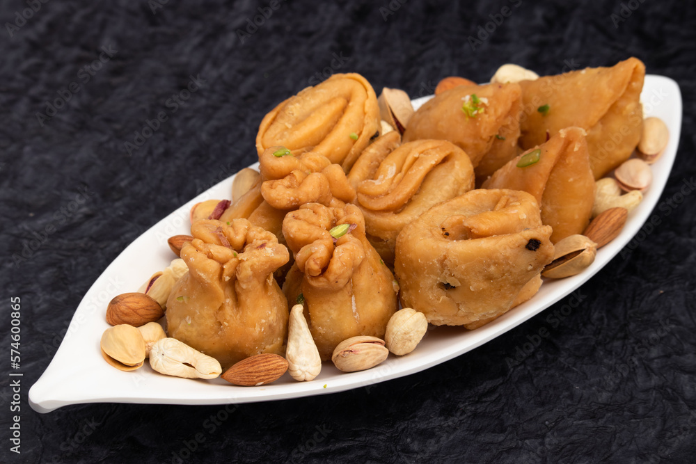 Various Indian Sweet Dumpling Khoya Mithai - Kalash Gujiya, Samosa ...