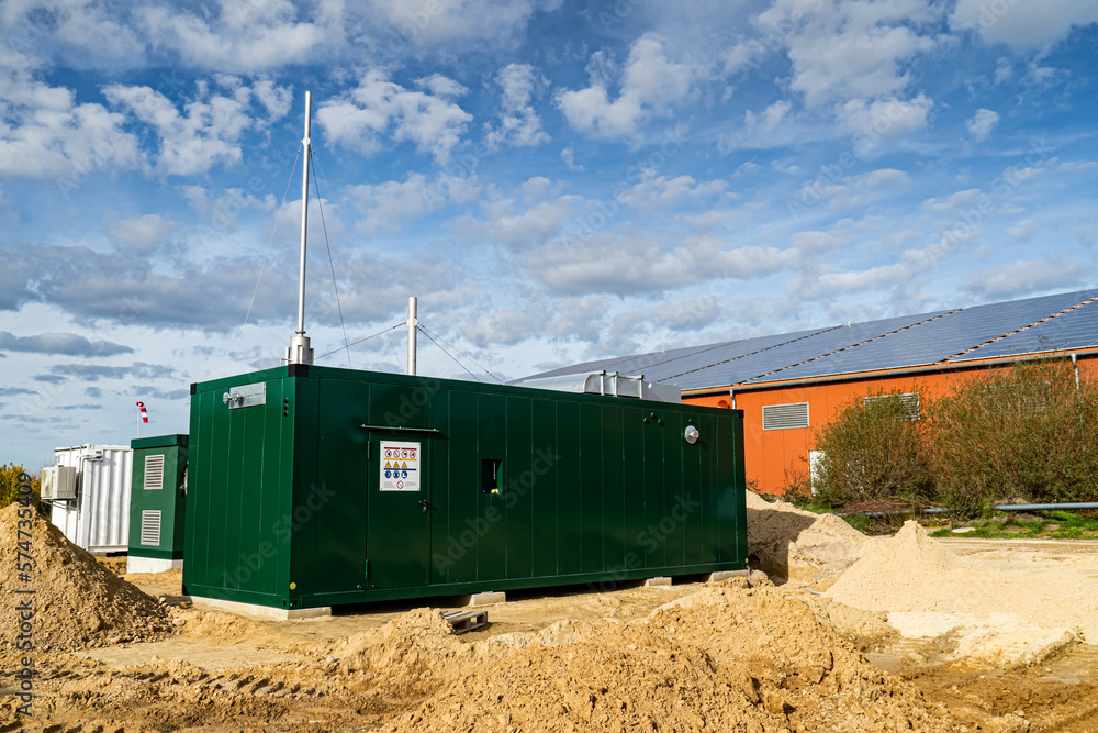 Vorbereitung für Bau einer Biogasanlage, Container für Technik steht ...