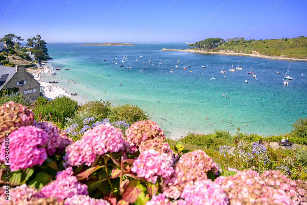 Foto de Plage de Béniguet à côté de l'Aber Benoît à marée haute durant ...