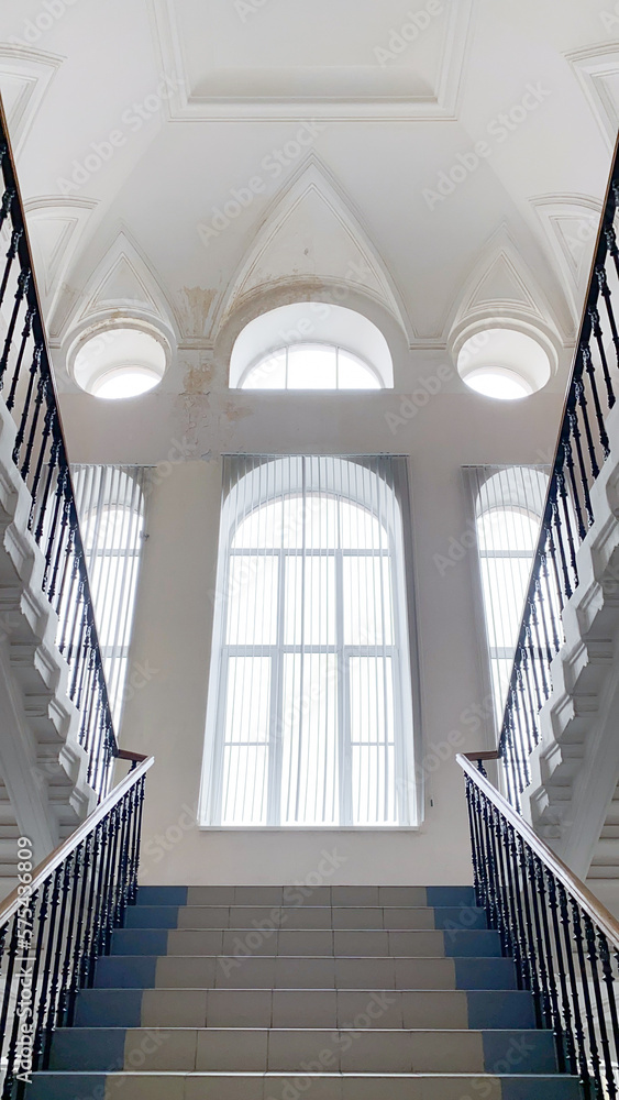 Foto de stairs in the healthcare room. Large windows, interesting and ...