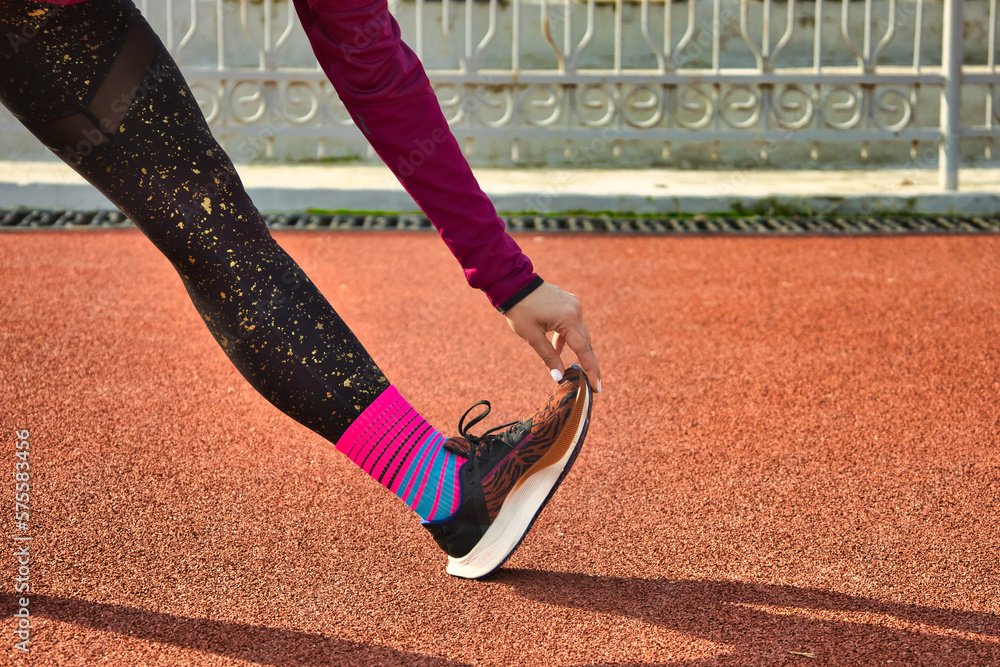 Foto de Sports runner girl at the stadium. Photo of a young girl in ...
