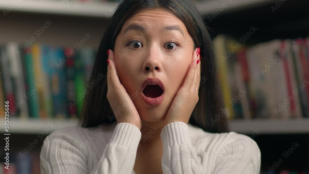Close-up surprised young asian woman in shock with frightened ...