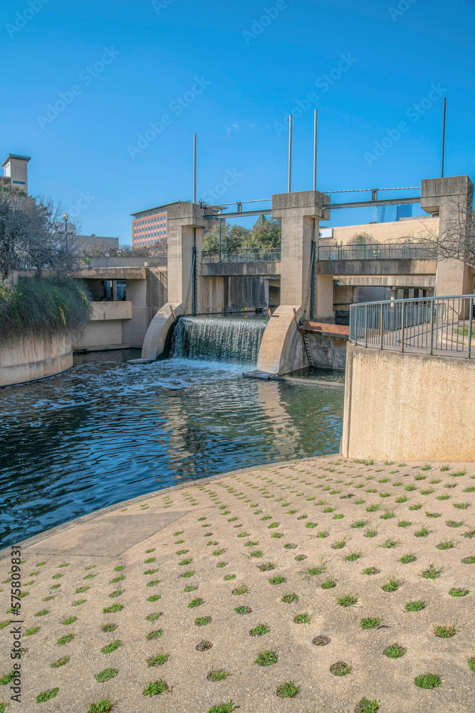 Water running down a canal and under a bridge in San Antonio River Walk ...