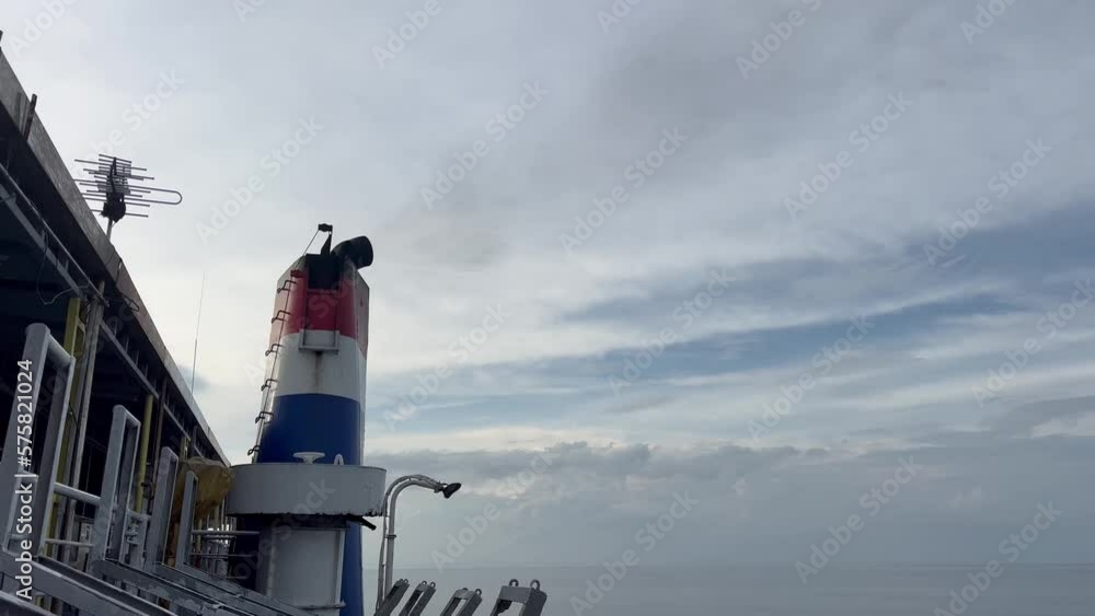 Vídeo do Stock: Ship exhaust smoke gas emissions from large ferry ...