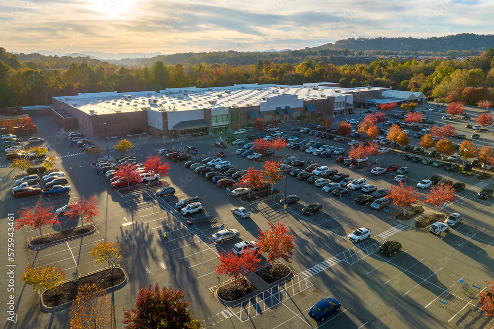View from above of american grocery store with many parked cars on ...