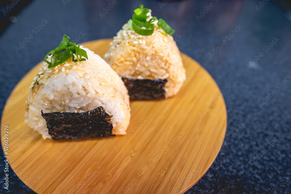 Foto de Onigirs filled with kimchi in a wood tray in kitchen (kimchi ...