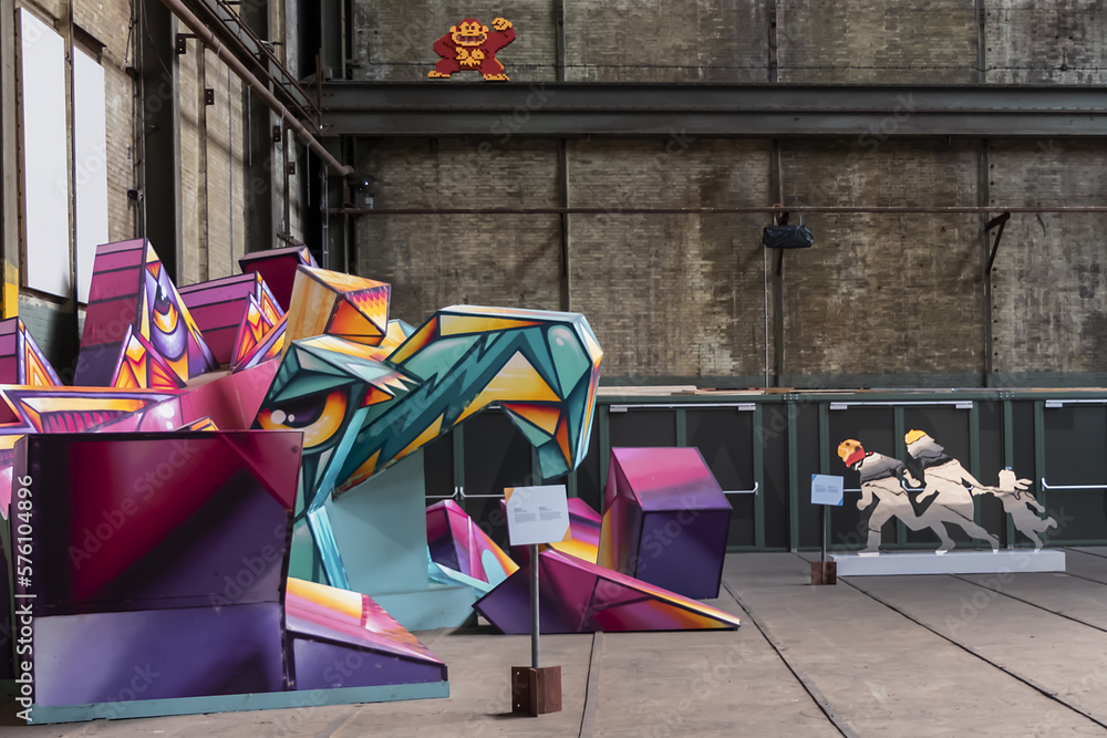 Foto de STRAAT - museum for graffiti and street art at NDSM shipyard ...