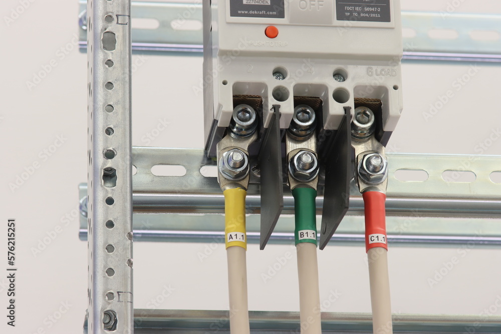 DEKraft automatic current switches for protection of electrical loads ...