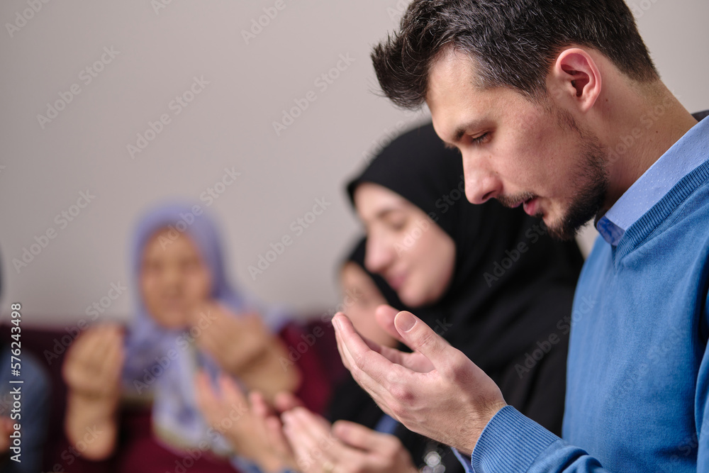 Muslim family making iftar dua to break fasting during Ramadan dining ...