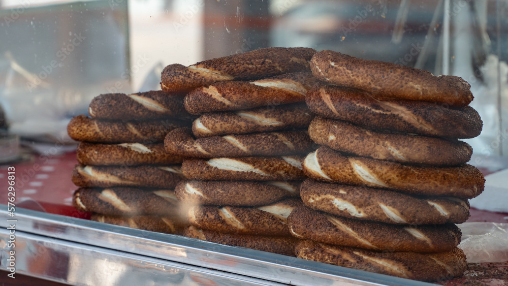 Foto de Simit. Traditional Turkish food simit. Street food of Turkey ...