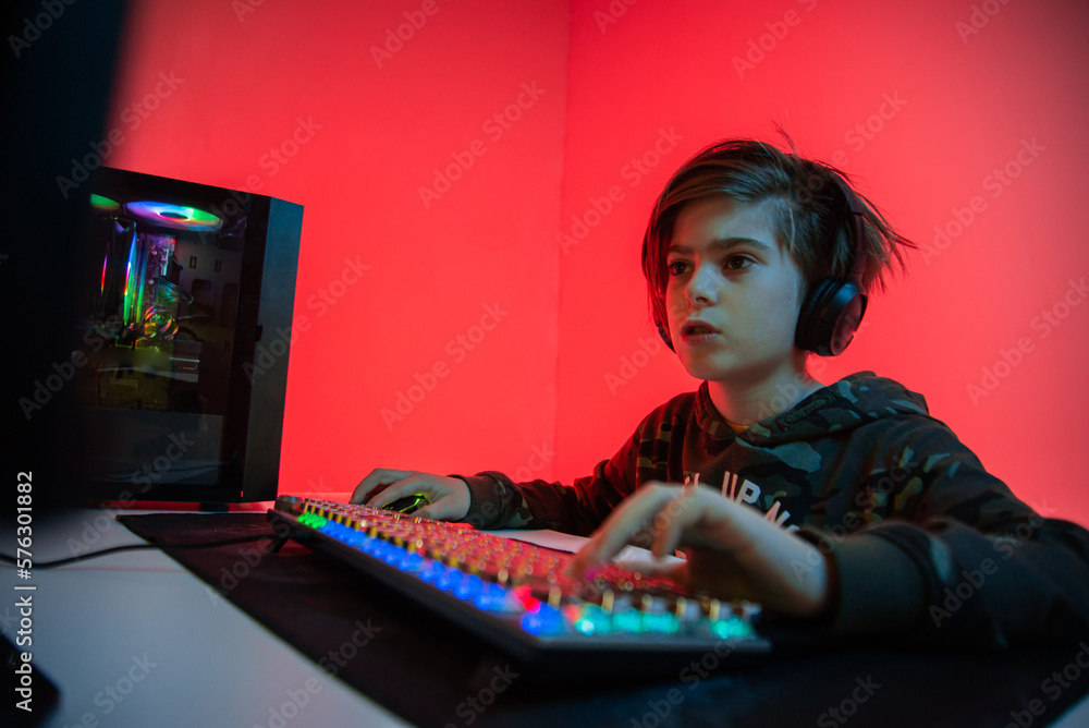Foto de Image of immersed teenage gamer boy playing video games on ...