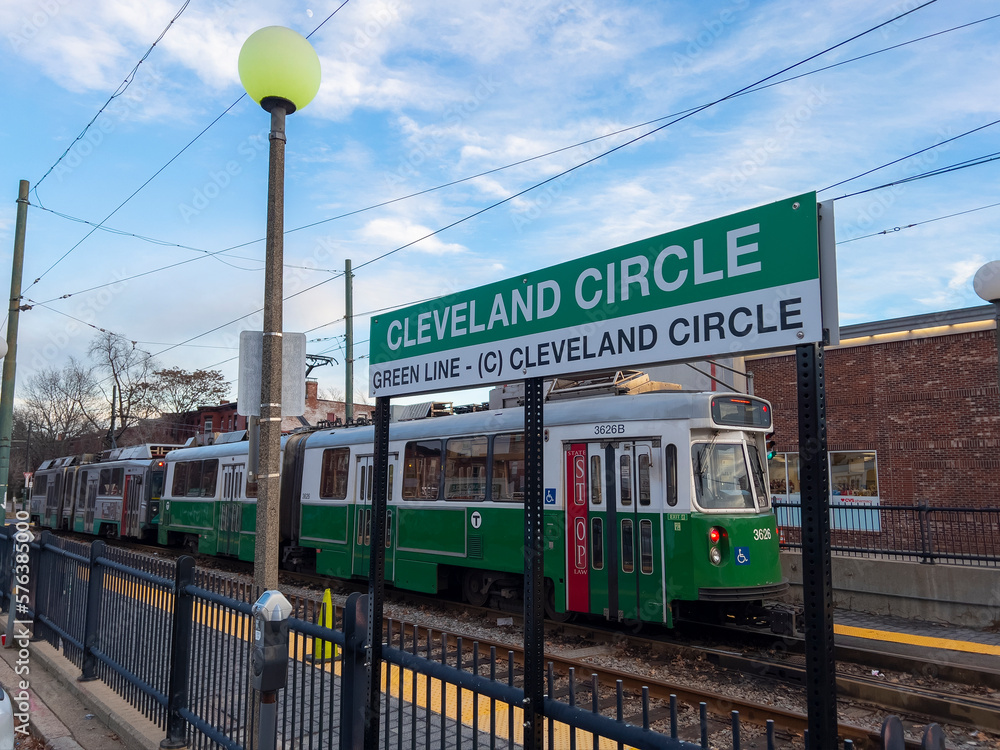 Foto de Boston MBTA Green Line Kinki Sharyo Type 7 train at Cleveland ...