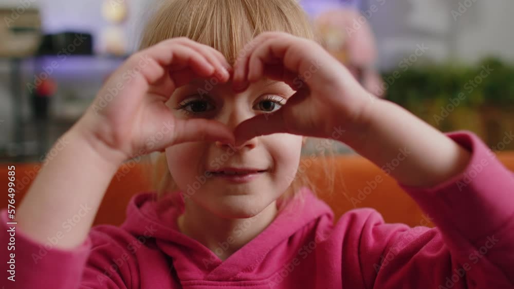 Vídeo do Stock: I love you. Child kid girl makes symbol of love ...