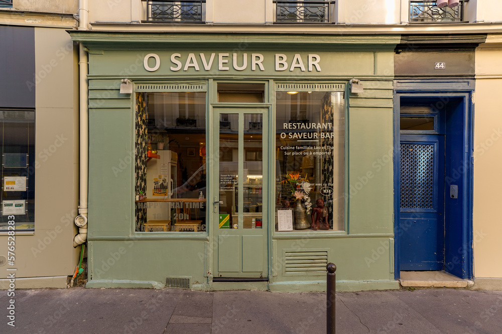 paris france 02 02 2023 : Typical vintage french parisian boutique ...