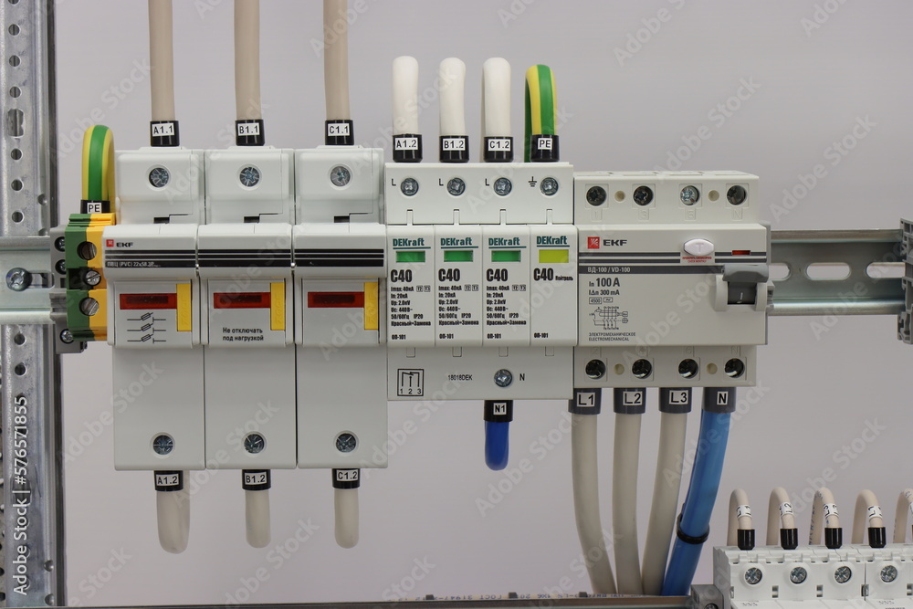 EKF, DEKRAFT automatic current switches for protection of electrical ...