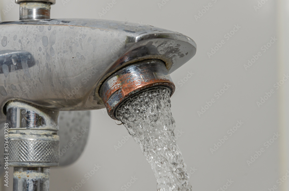 Poster Water flows through the faucet aerator – Wall Art | UkPosters