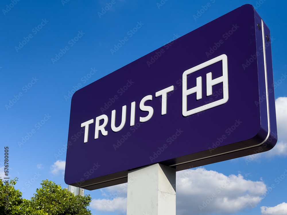 NORTH PORT, FLORIDA - MARCH 1, 2023 : Truist bank outdoor logo pole ...