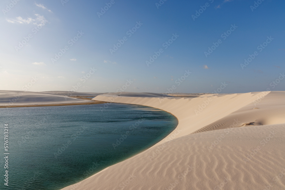 parque nacional dos lençóis maranhenses com suas lindas lagoas e ...