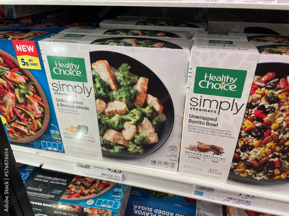 Grocery store Healthy Choice frozen dinner looking down Stock Photo ...