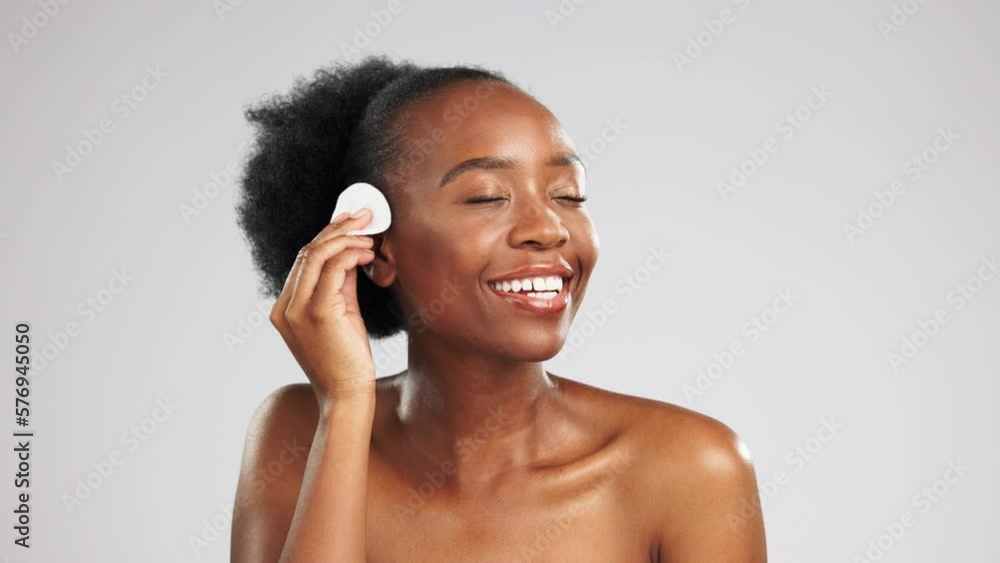 Video Stock Skincare, cotton pad and black woman isolated on studio ...