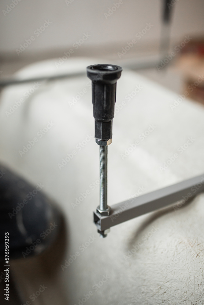 Assembly and installation of an acrylic bathtub - the master fastens ...