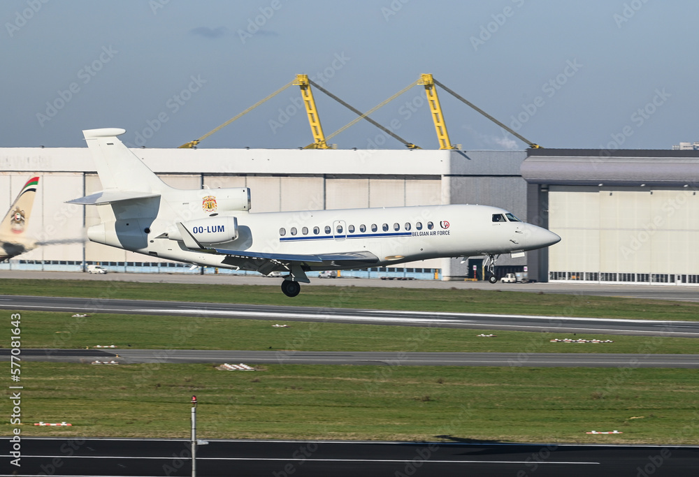 Belgique Brussels Airport aeroport avion Falcon Defense Belge armee jet ...