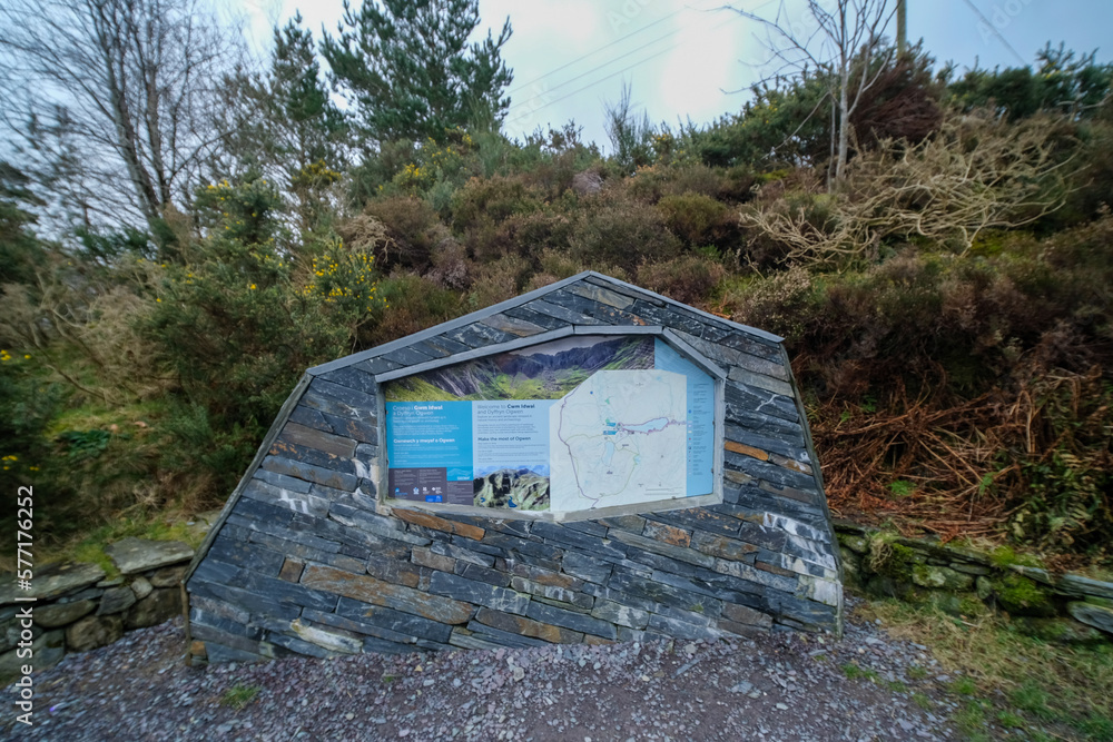Foto de Snowdonia, Wales- Cwm Idwal visitor Centre in the Ogwen Valley ...