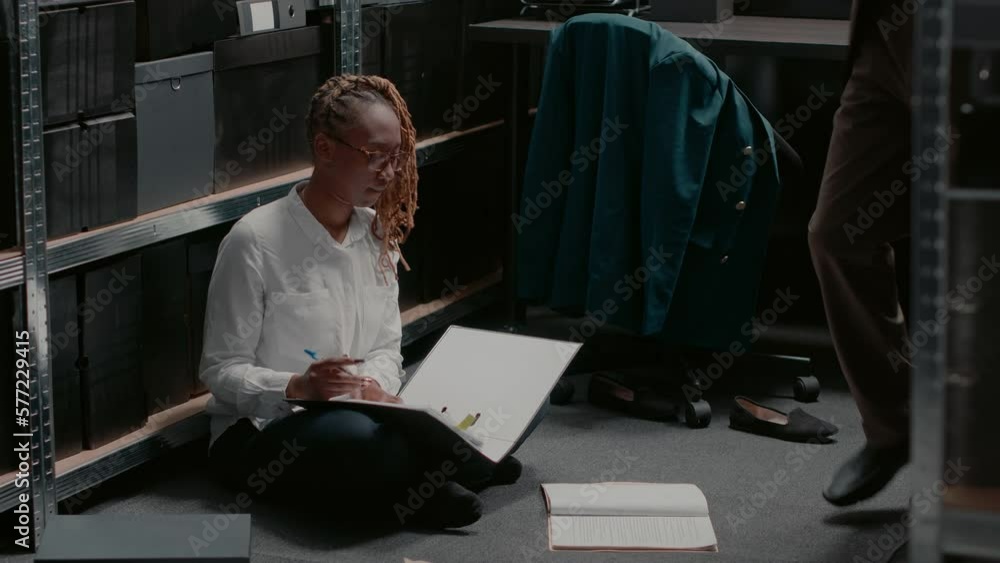 Vidéo Stock Private investigators working on police case with clues ...