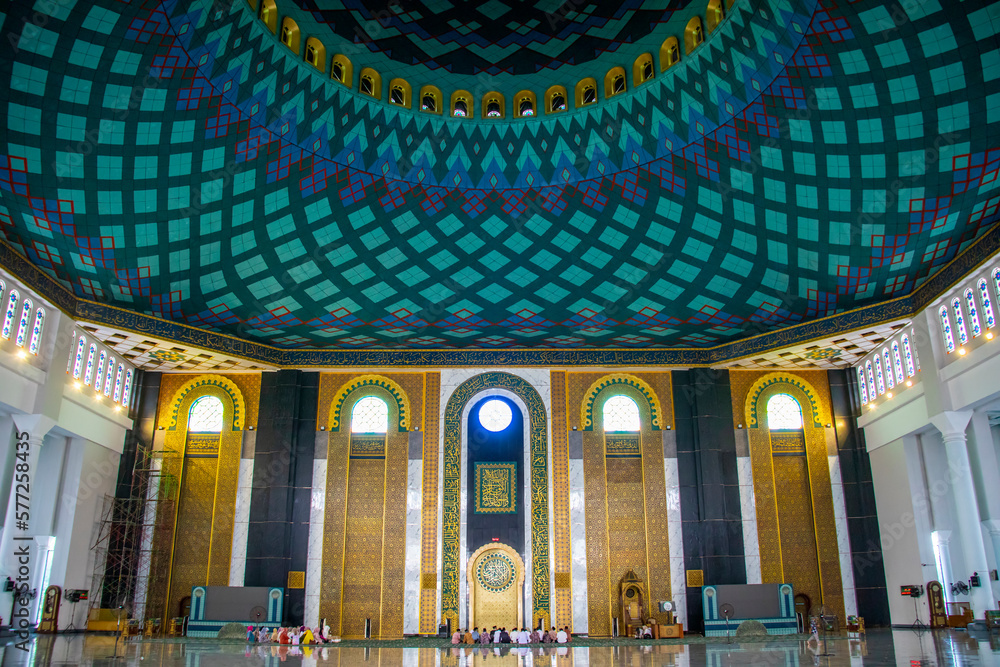 Surabaya Indonesia 25th Dec 2022: the hall of Al-Akbar Mosque ...