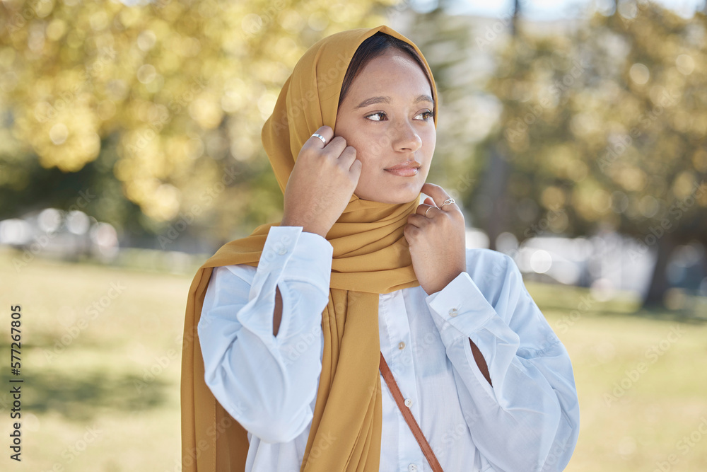 Fotografia do Stock: Muslim, young woman in park with hijab, freedom ...