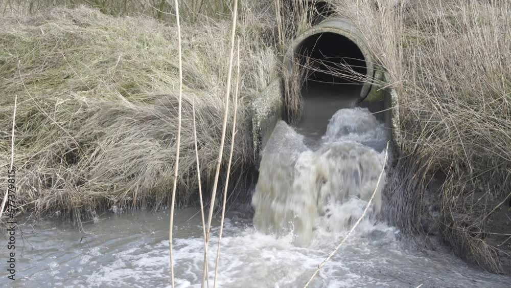 Wastewater discharge. City sewage system. Water pollution. 素材庫影片 ...
