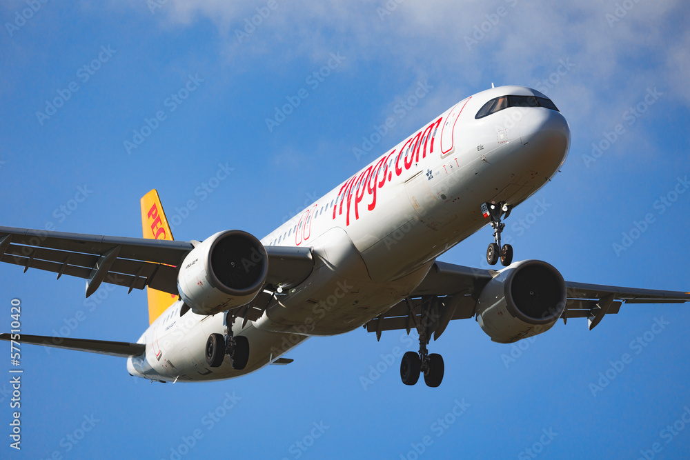 Foto de PRAGUE - March 3, 2023: Pegasus Airlines Airbus A321-251NX at ...