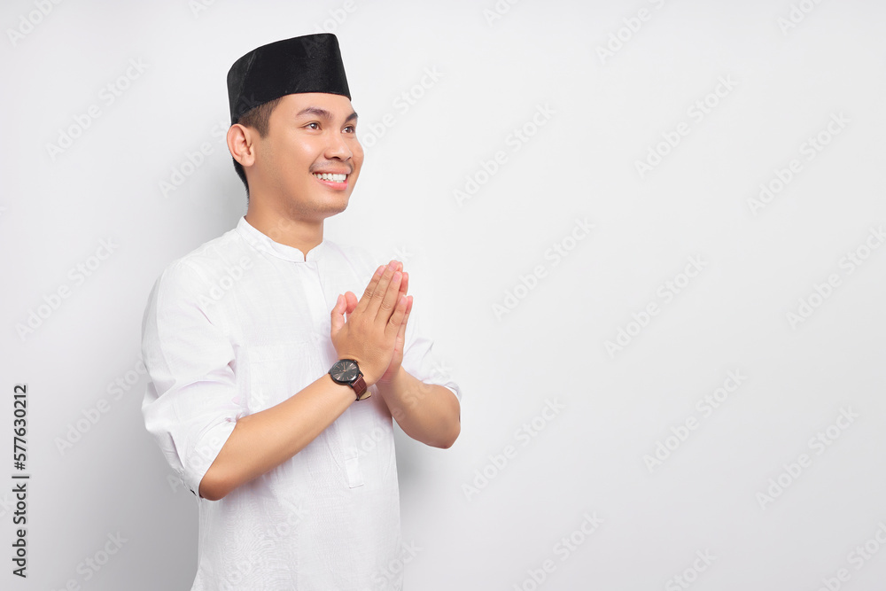Happy smiling young Asian Muslim man in Arabic costume standing with ...
