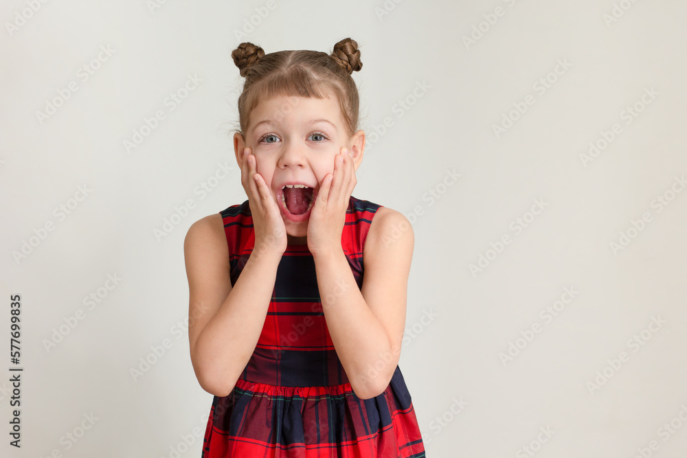 Foto Stock Funny surprised shocked with wide open mouth caucasian child ...