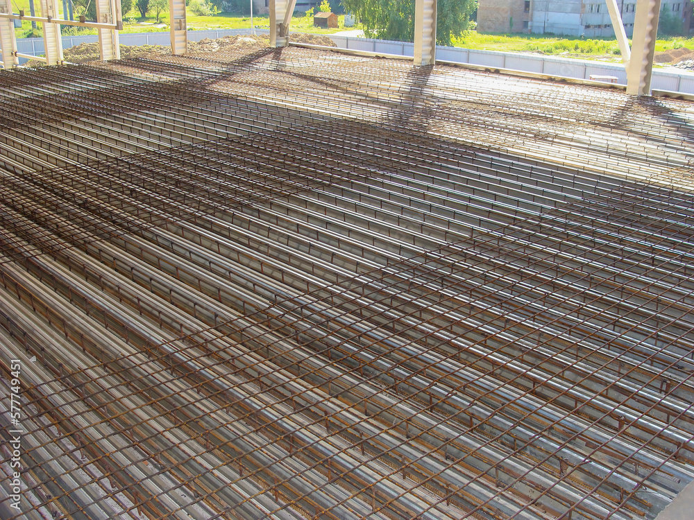 Installation of a monolithic ceiling on formwork from corrugated board ...