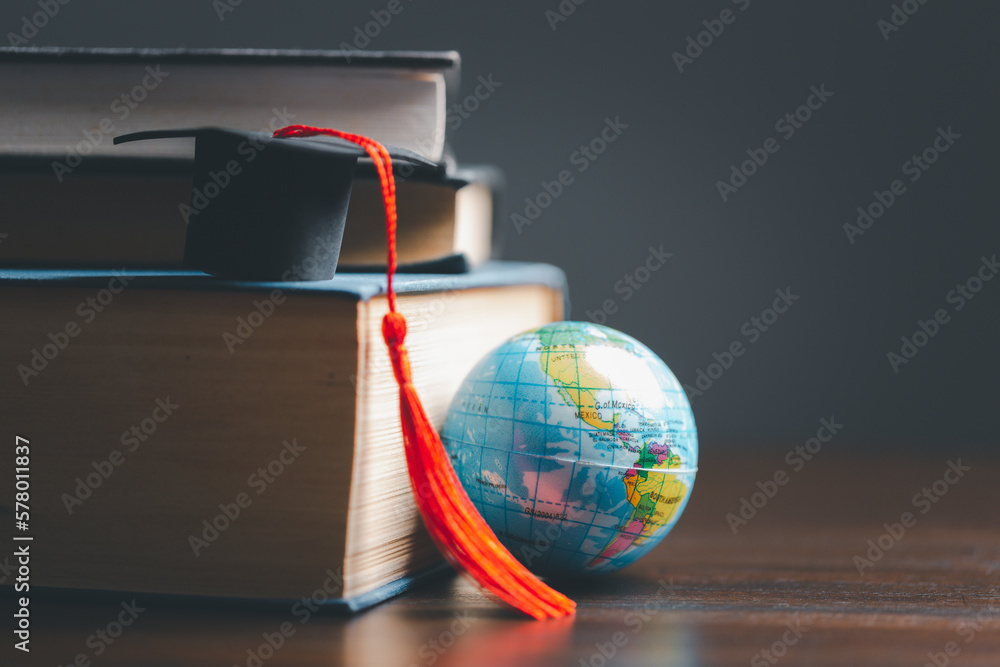 Graduation cap with Earth globe. Concept of global business study ...