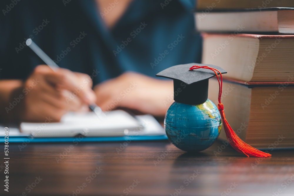 Foto de Graduation cap with Earth globe. Concept of global business ...