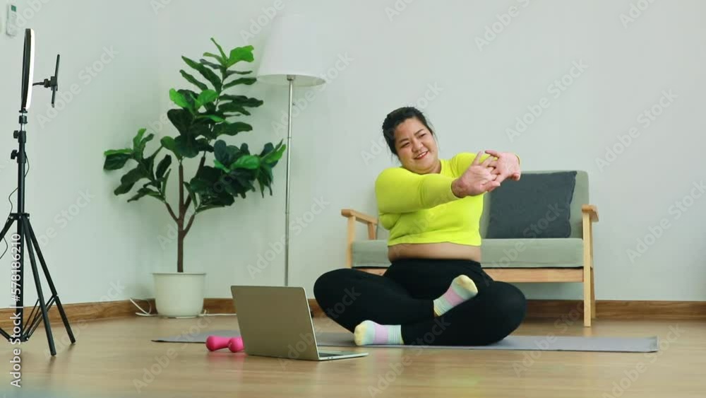 Asian fat woman streamer sits exercising lifting dumbbells study from ...