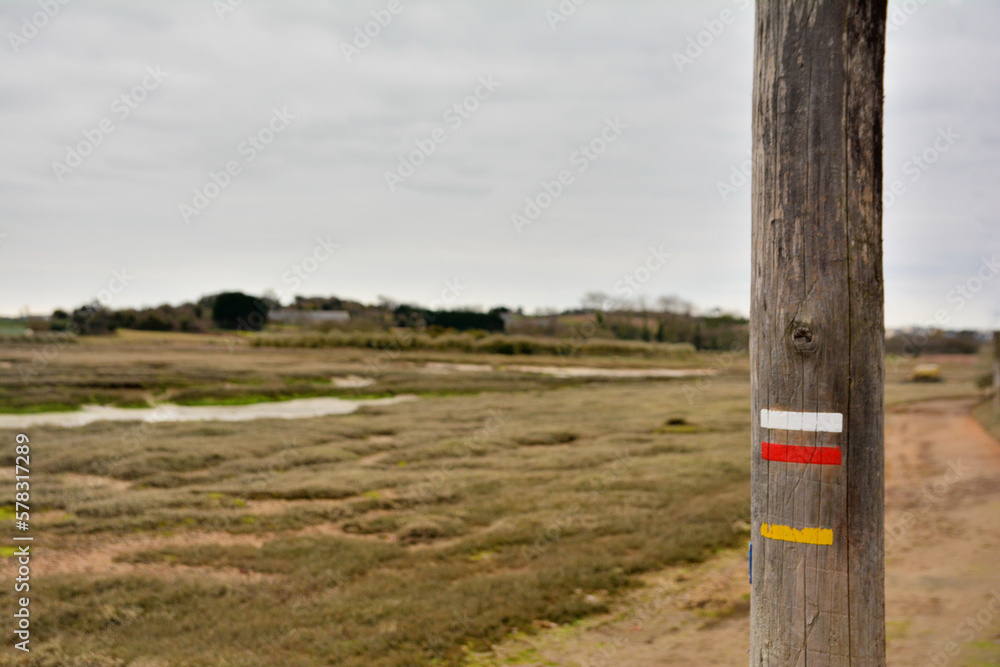 Symbole du sentier de grande randonnée GR34 - Bretagne France Stock ...