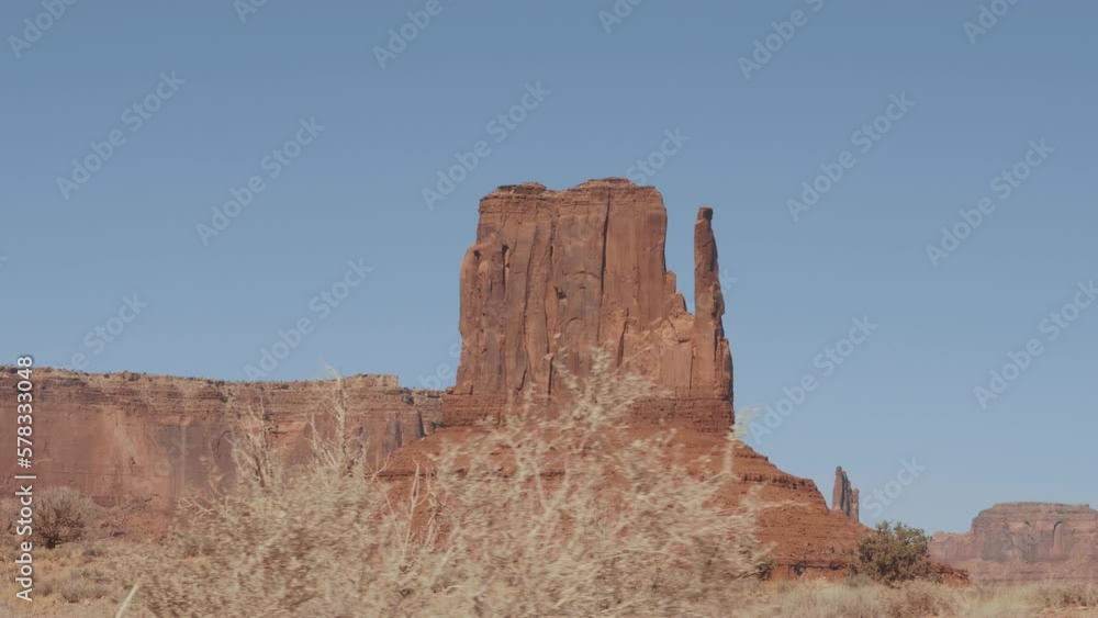 Stockvideo Shot in movement through dry hot desert with snags in ...